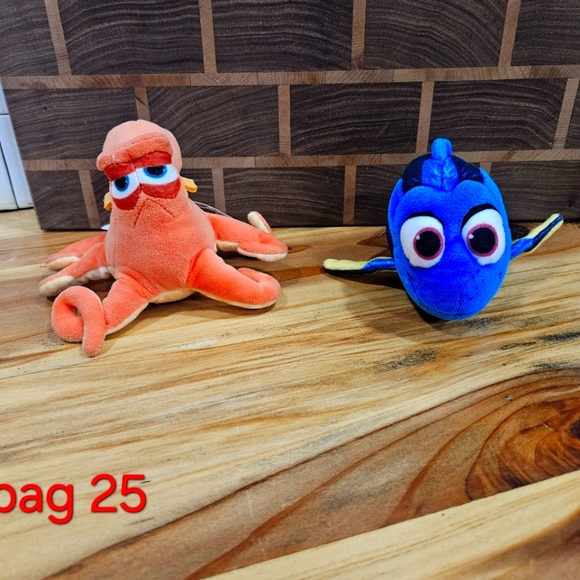Disney | Toys | Disney Pixar Finding Dory Mini Hank Octopus Plush ...